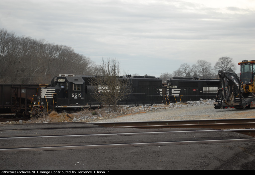FURX GP38-2s 5519 & 5557